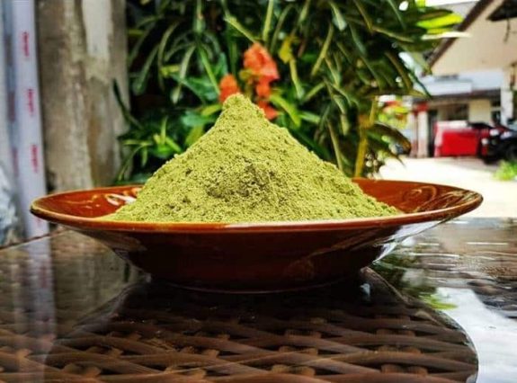 Premium Trainwreck Kratom Powder - Potent Blend